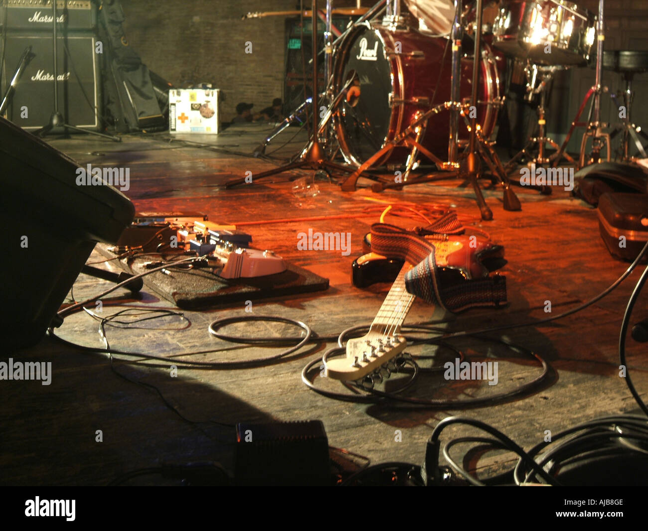 music band kit on stage Stock Photo - Alamy