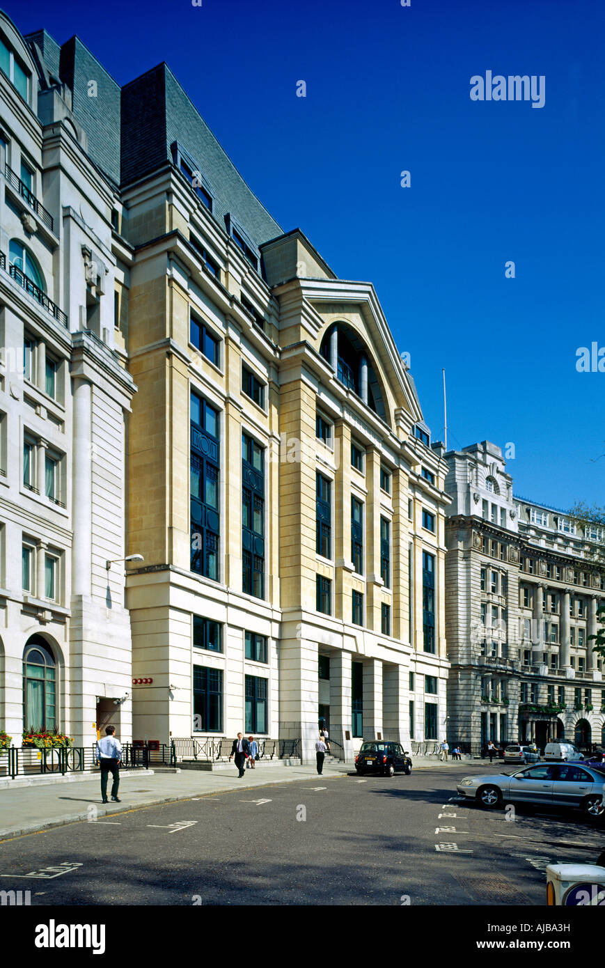 Building on Finsbury Circus in springtime London EC2 England 1998 ...