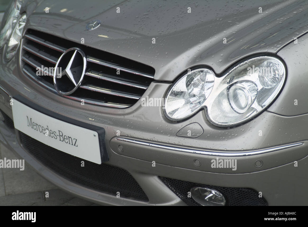 mercedes badge car Stock Photo - Alamy
