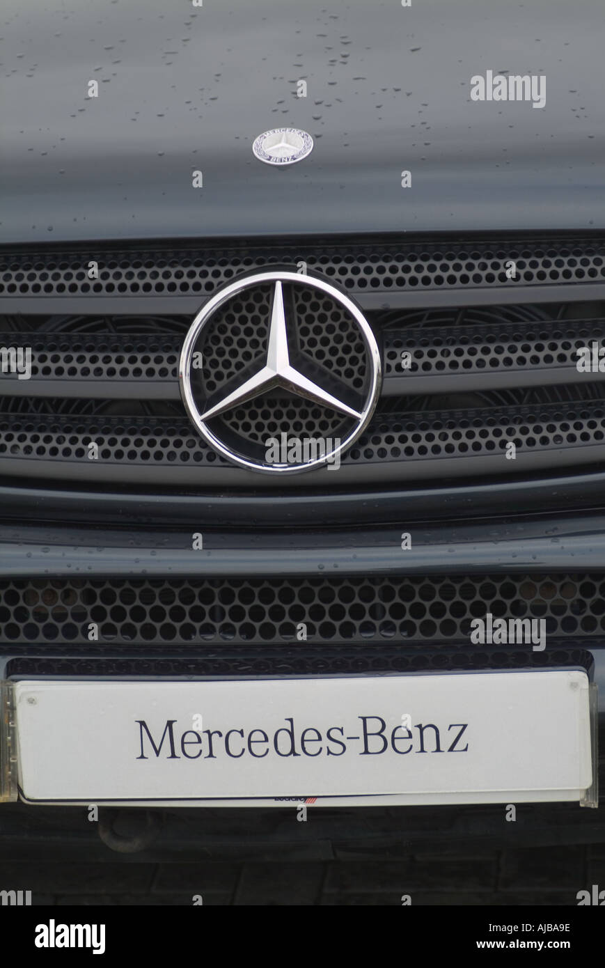 Daimler badge hi-res stock photography and images - Alamy