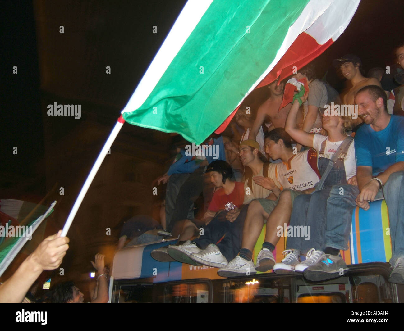 Italian celebrations on the streets of rome-Italy football world cup ...