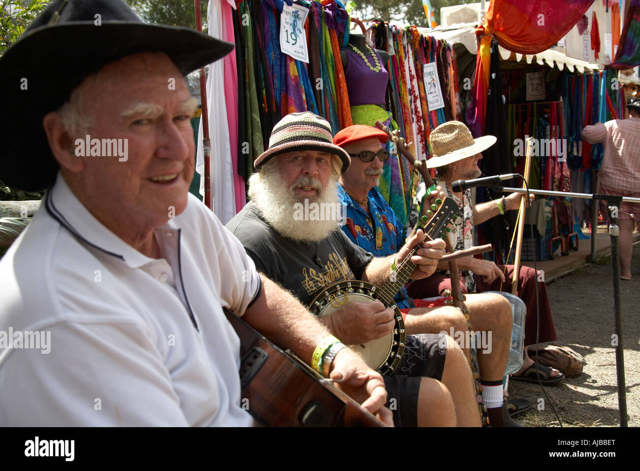 Elderly folk hi-res stock photography and images - Alamy