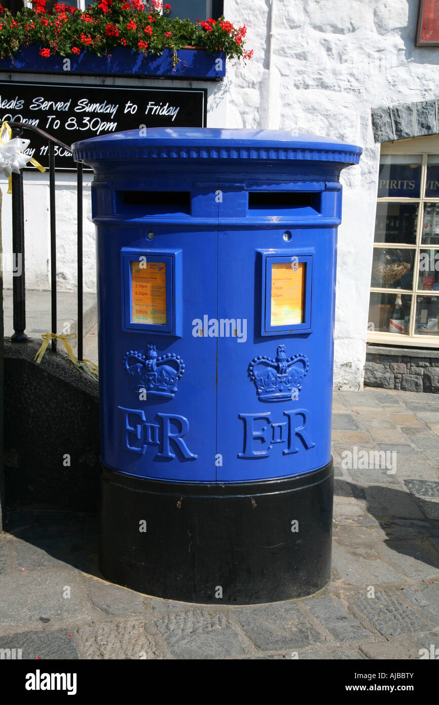 Guernsey - St Peter Port, A blue Guernsey mail box Stock Photo - Alamy