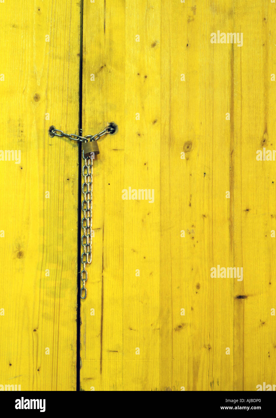 lock and chain on wooden door Stock Photo - Alamy