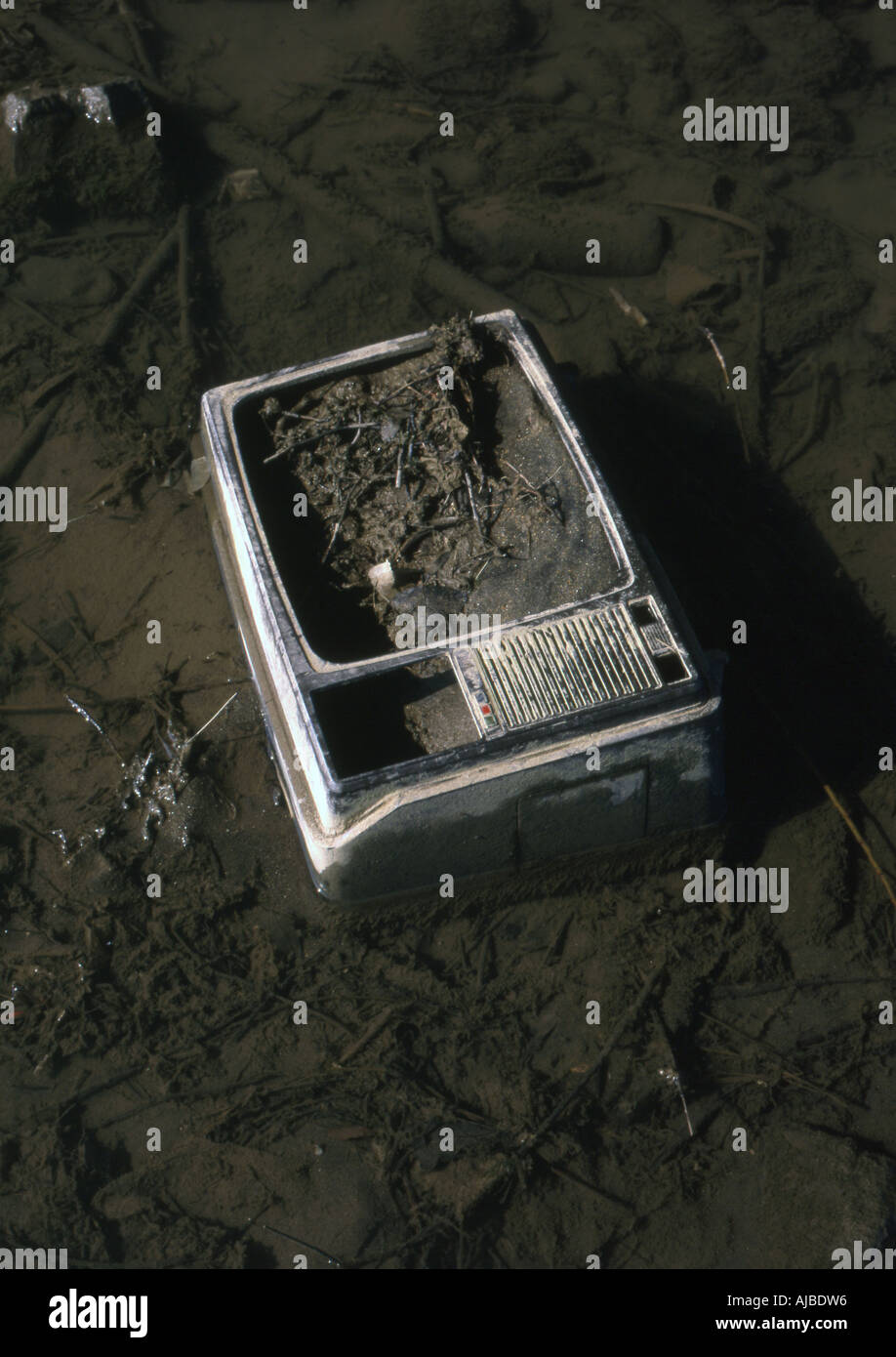 old dirty smashed up screen tv dumped in river Stock Photo - Alamy