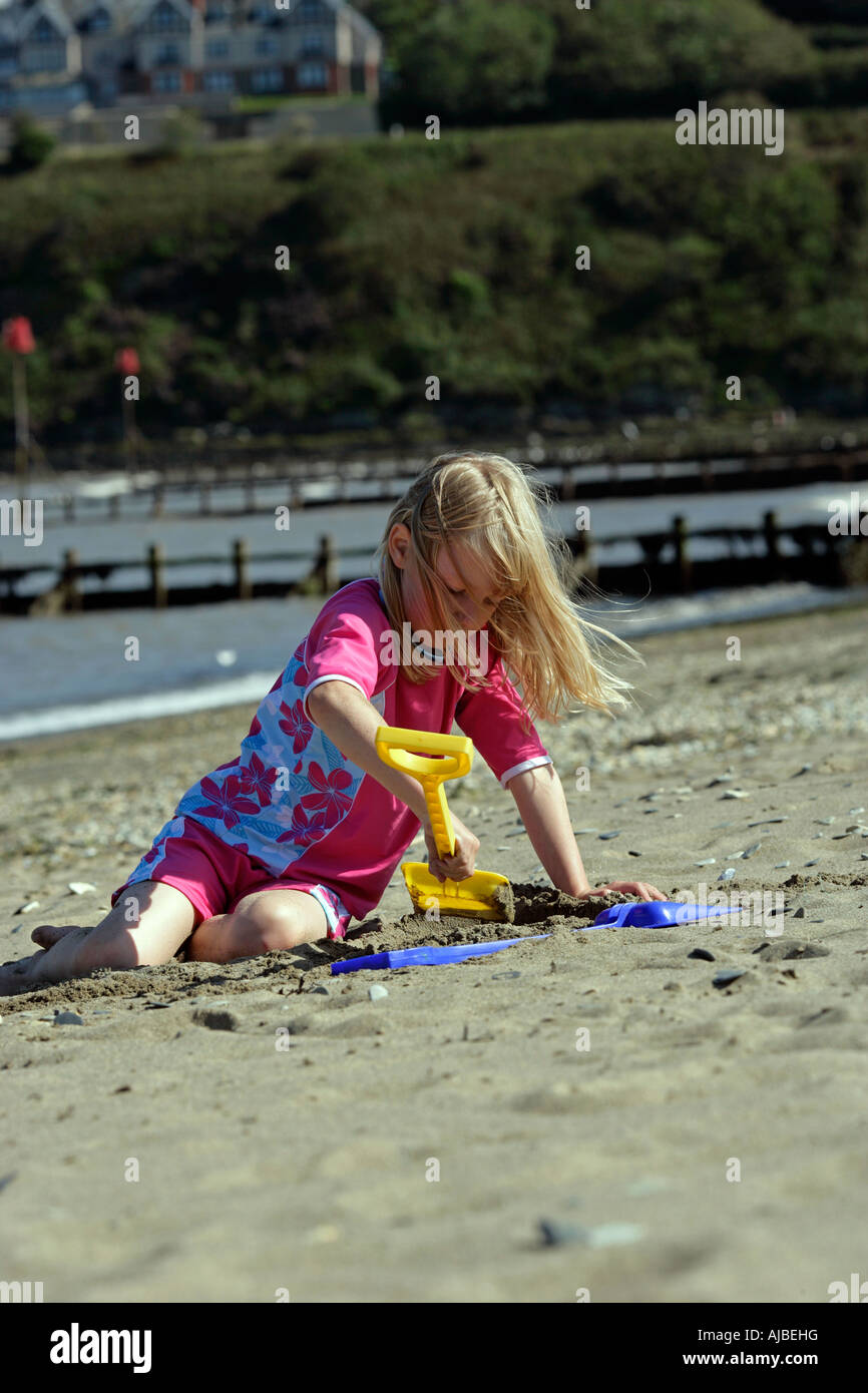 Girl with spade digging in the sand hi-res stock photography and images ...