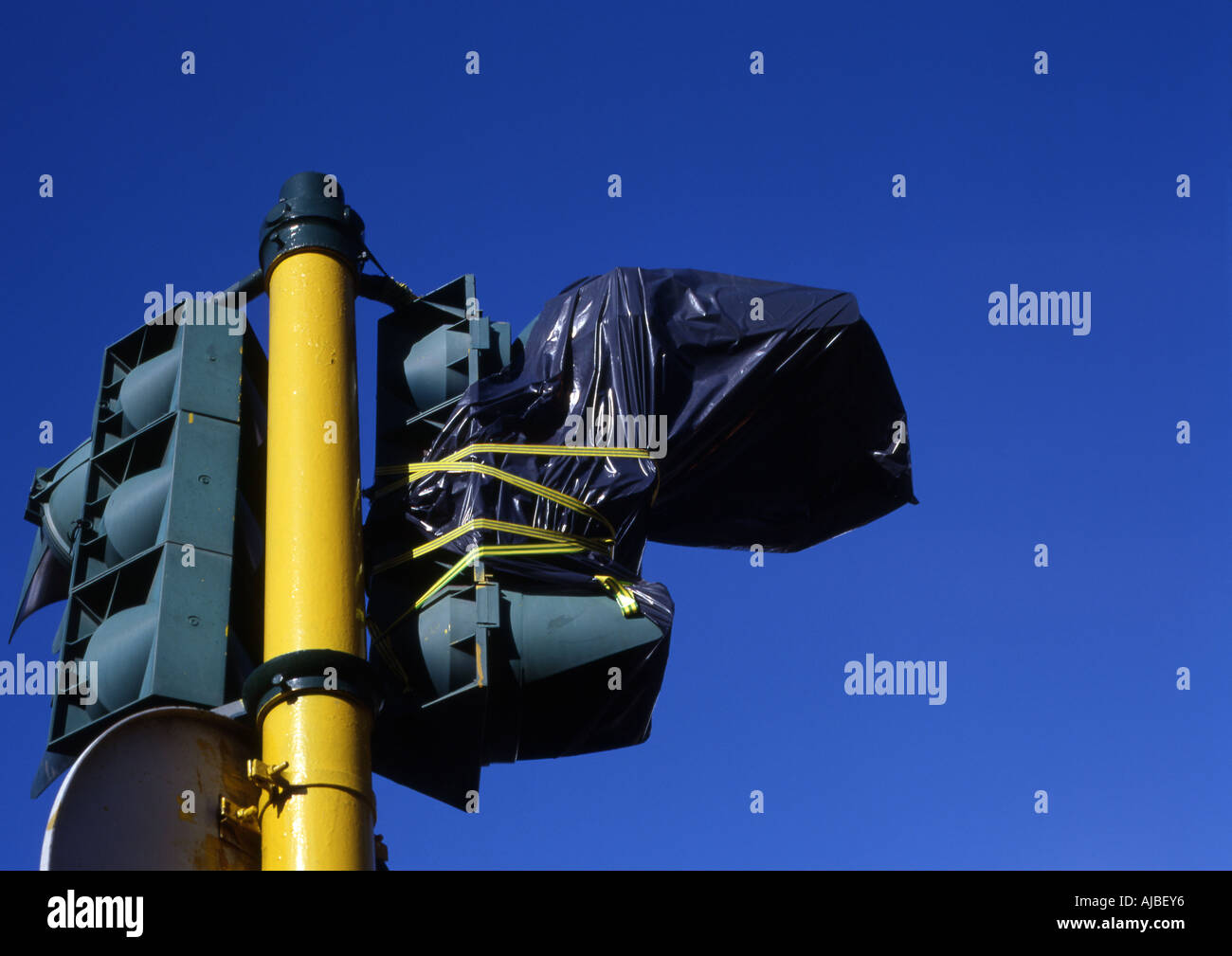 broken traffic lights Stock Photo - Alamy