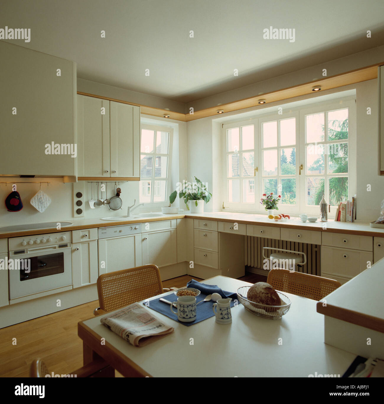Kitchens hi-res stock photography and images - Alamy