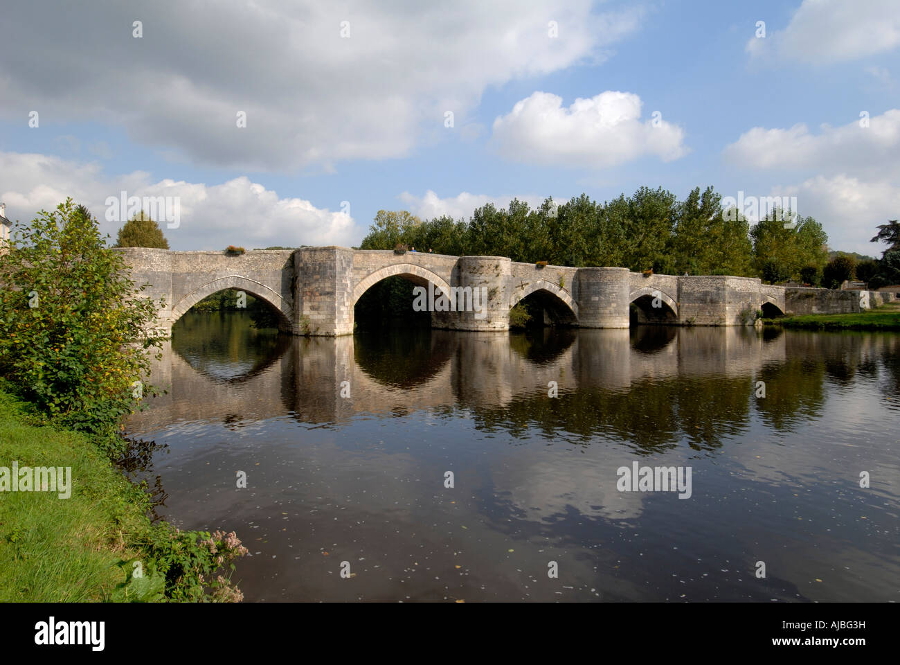 Bridges across river hi-res stock photography and images - Alamy