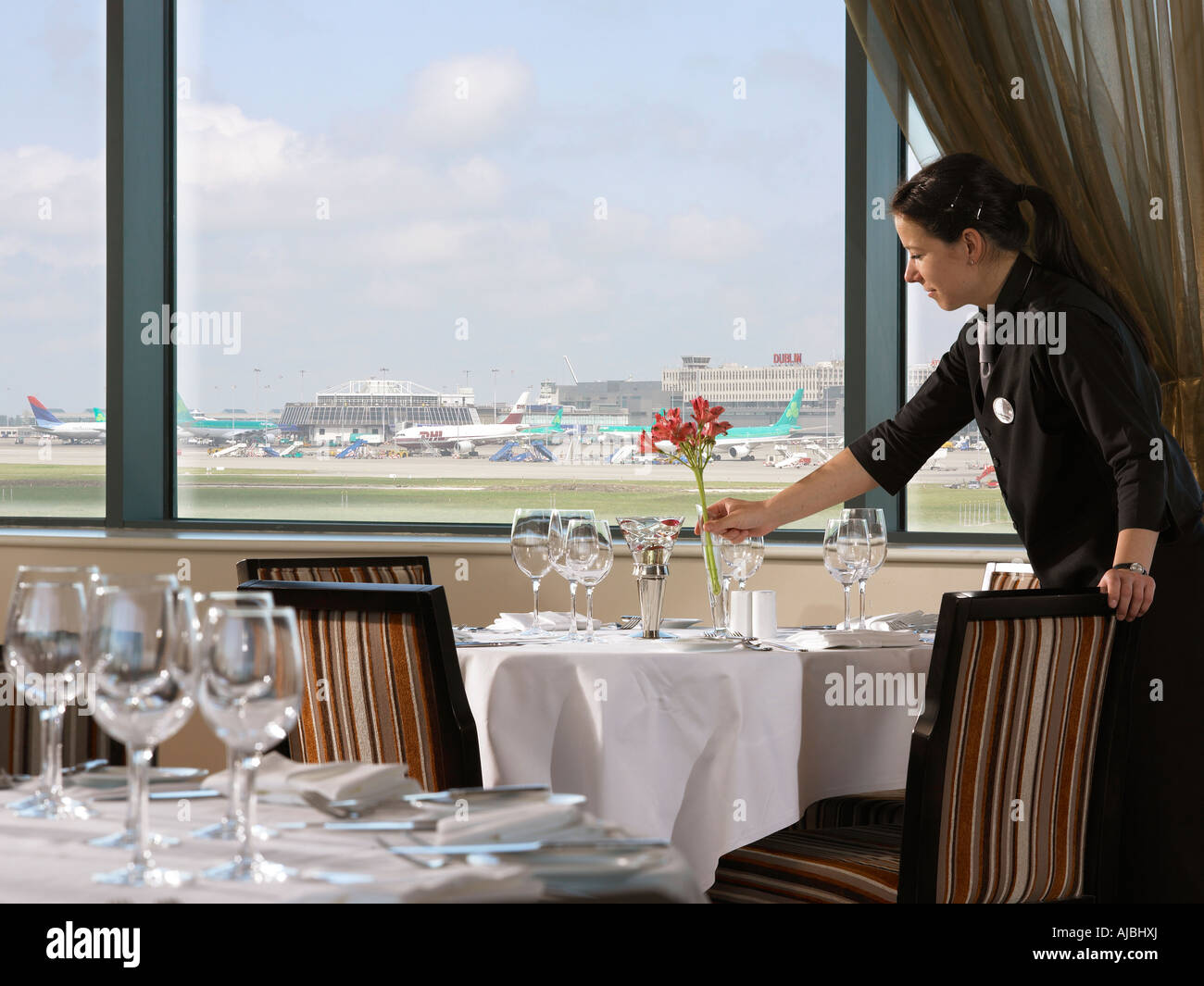 Airport setting hi-res stock photography and images - Alamy