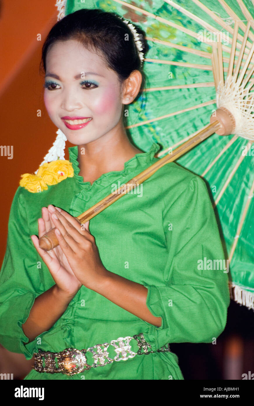 Cambodia Girl Performing Traditional Khmer Dance Siem Reap Temple Restaurant Bar Street Stock
