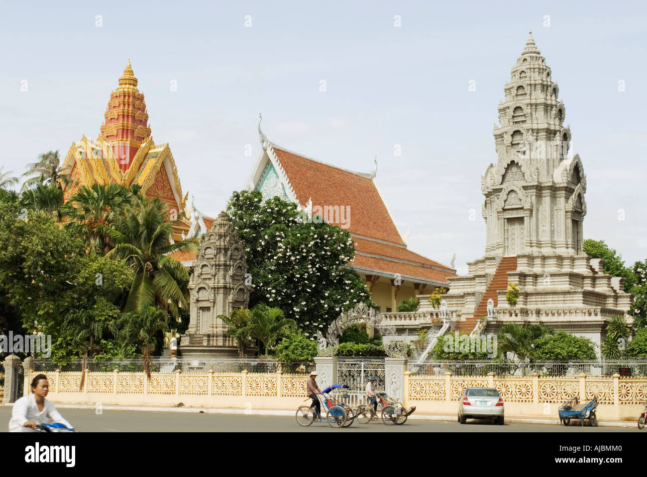 Cambodia Phnom Penh Temple Wat Ounalom Stock Photo - Alamy