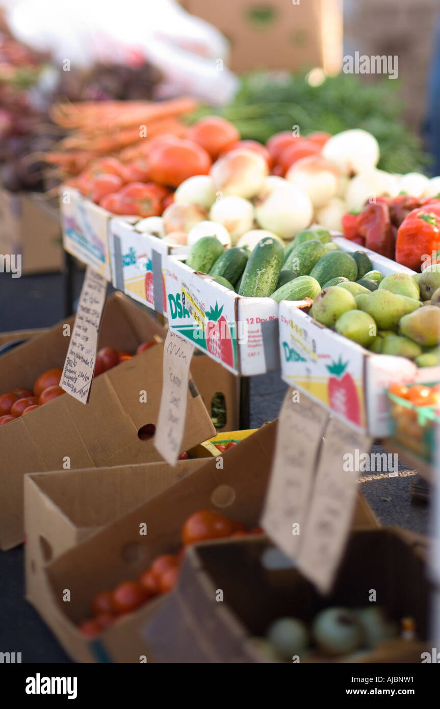 Vegetable stand at the Farmers Market Stock Photo - Alamy