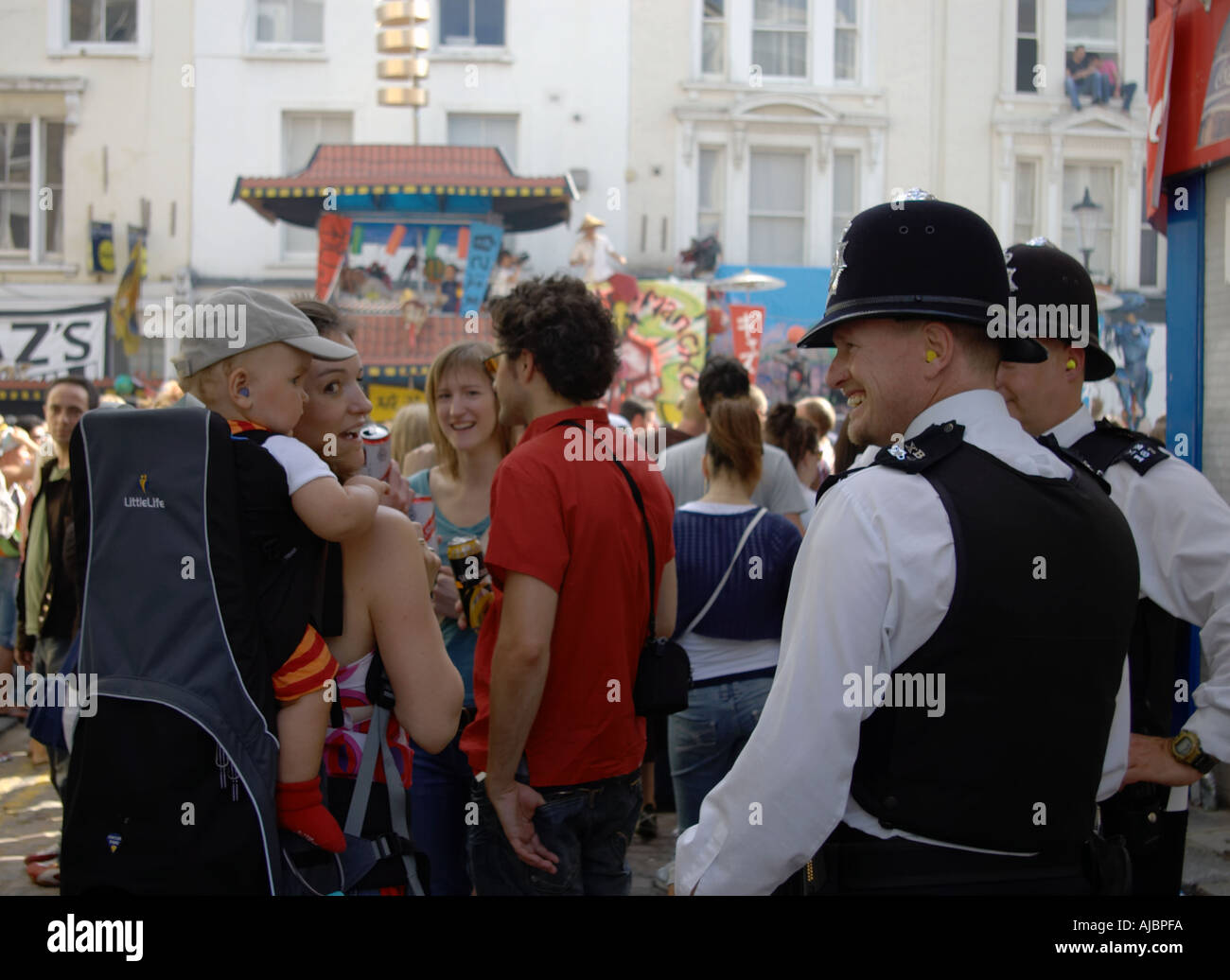 Police talk to child uk hi-res stock photography and images - Alamy