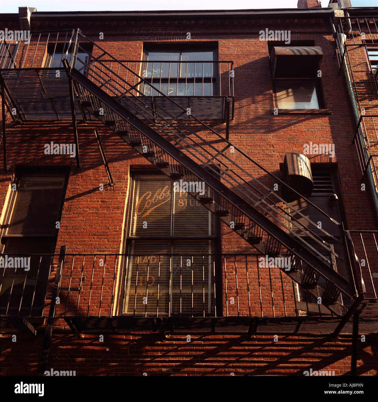 Fire escape in back alley hi-res stock photography and images - Alamy