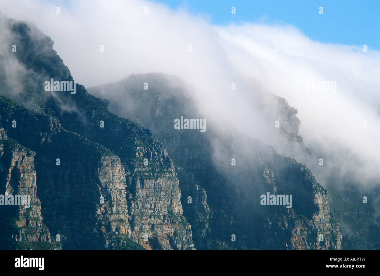 Mist over table hi-res stock photography and images - Alamy