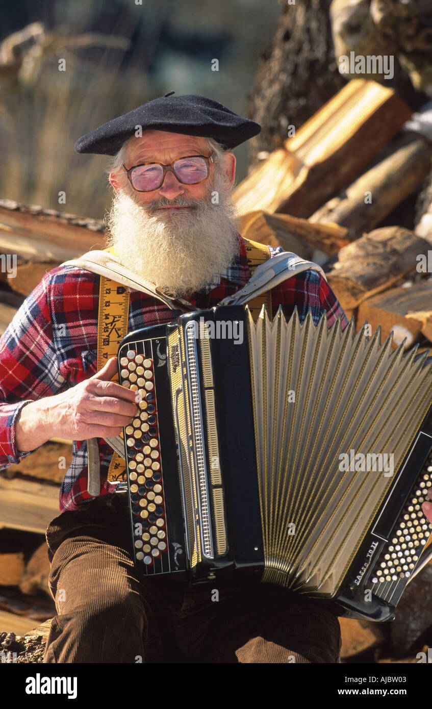 Grey haired man wearing glasses hi-res stock photography and images - Alamy
