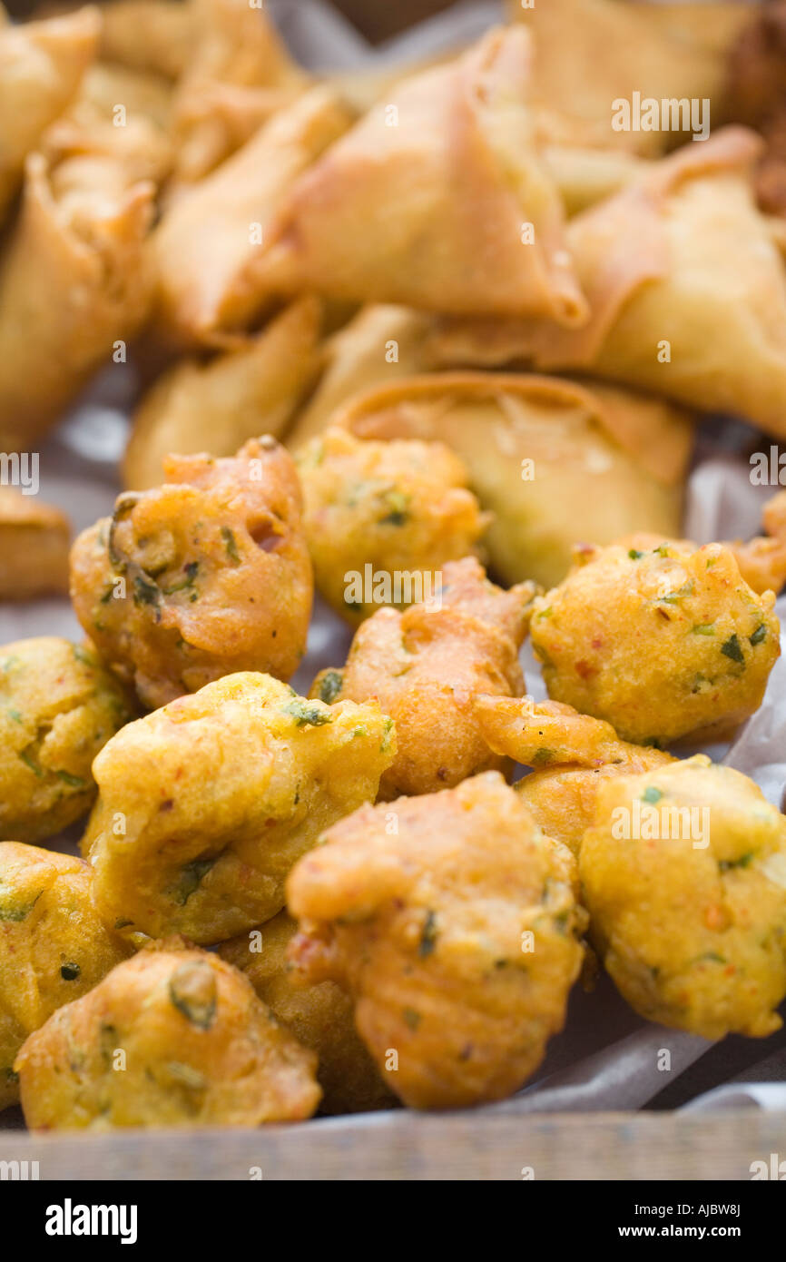 Samosa in tray hi-res stock photography and images - Alamy
