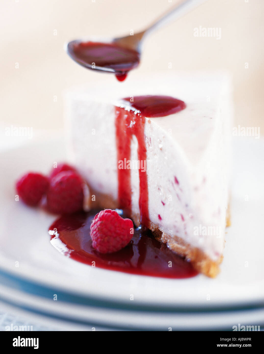 Raspberry Cheesecake with a Raspberry Vodka Coulis Stock Photo - Alamy