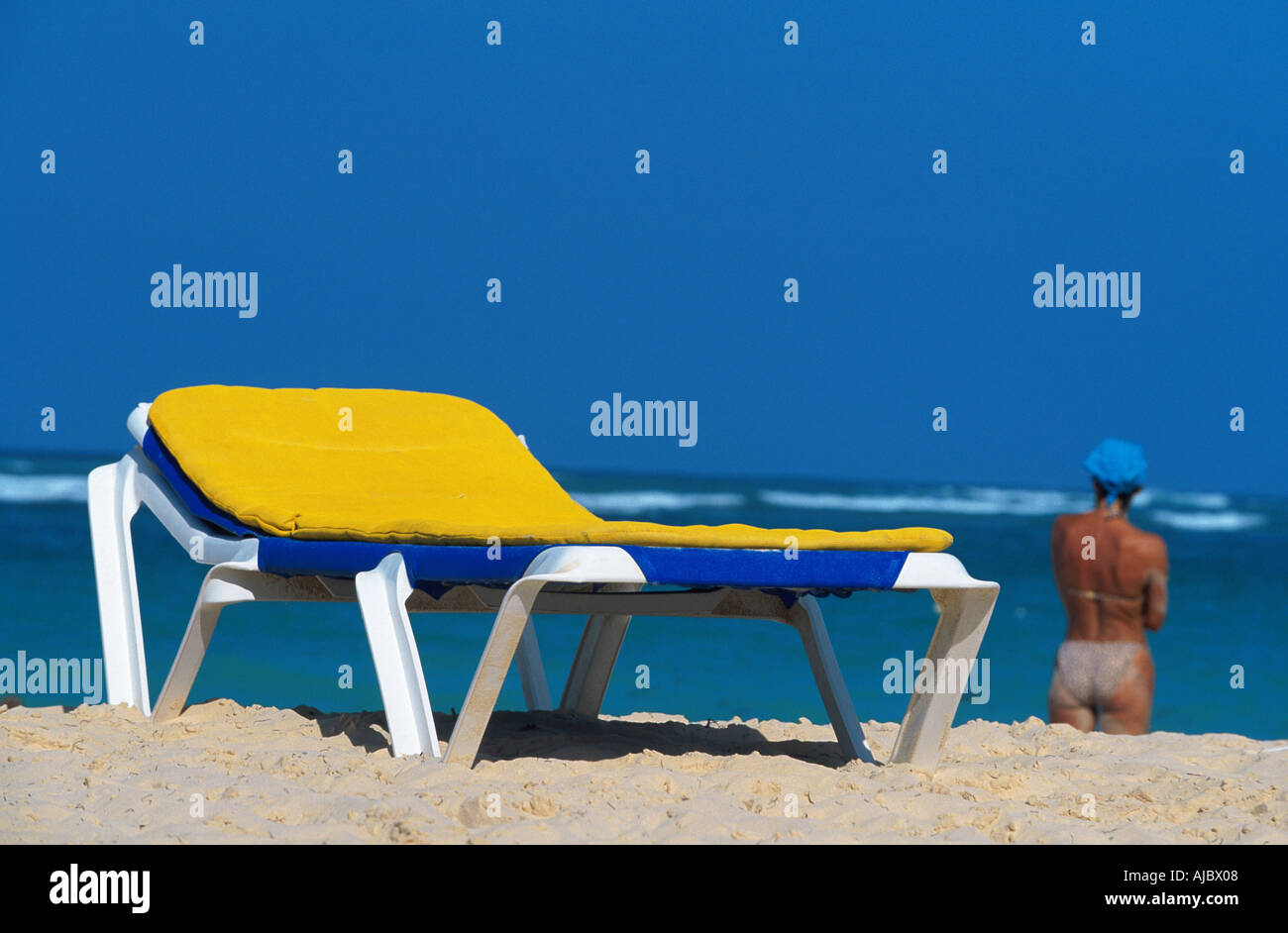 Woman beach chair behind hi-res stock photography and images - Alamy