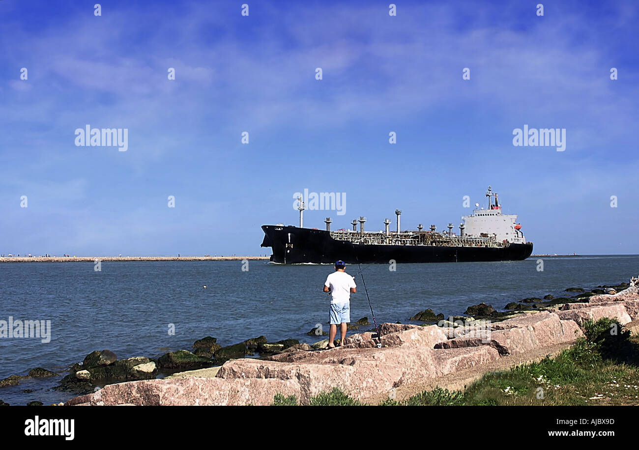 Tanker Ship Coming Into Port Stock Photo - Alamy