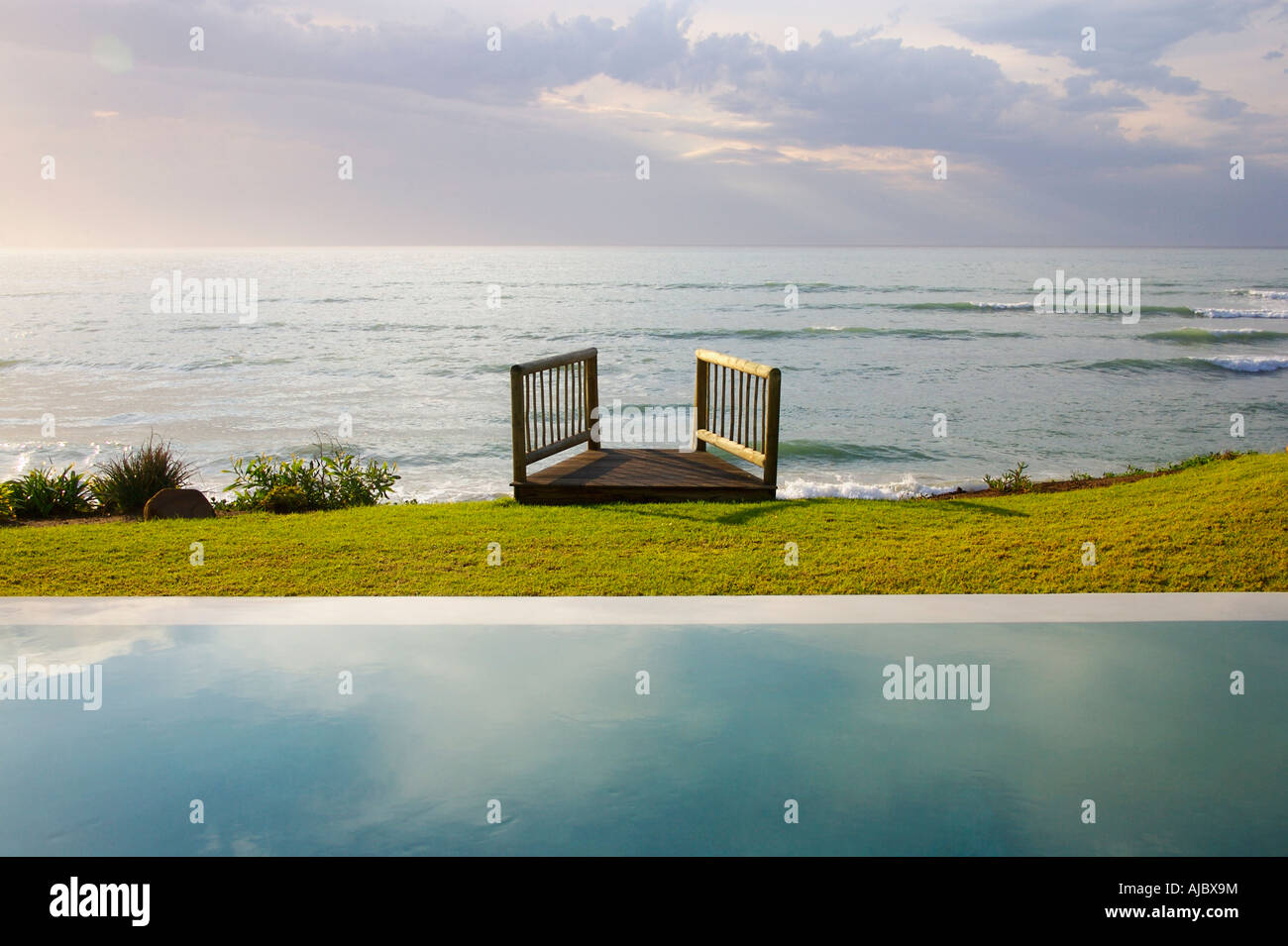 Infinity Pool Overlooking the Ocean Stock Photo - Alamy