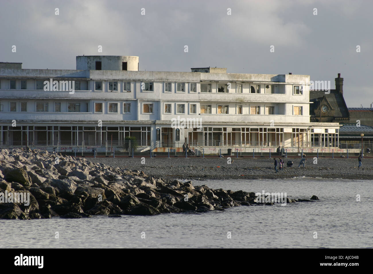 Midland Hotel Morecambe seen from the Stone Jetty Stock Photo - Alamy