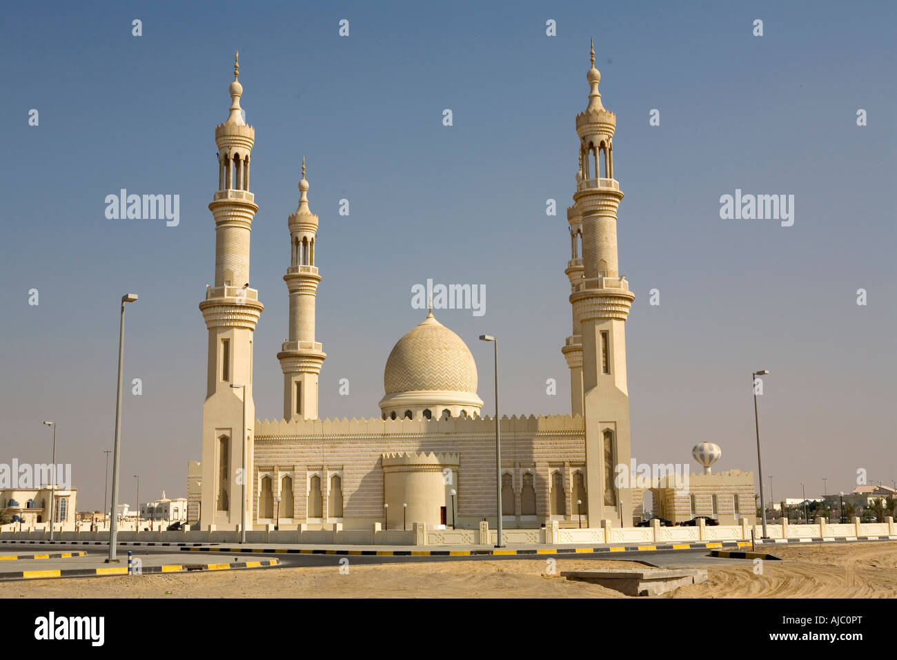 Facade of King Faisal Mosque Stock Photo - Alamy