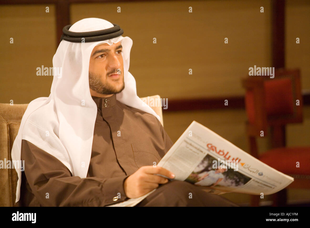 Arab man reading hi-res stock photography and images - Alamy