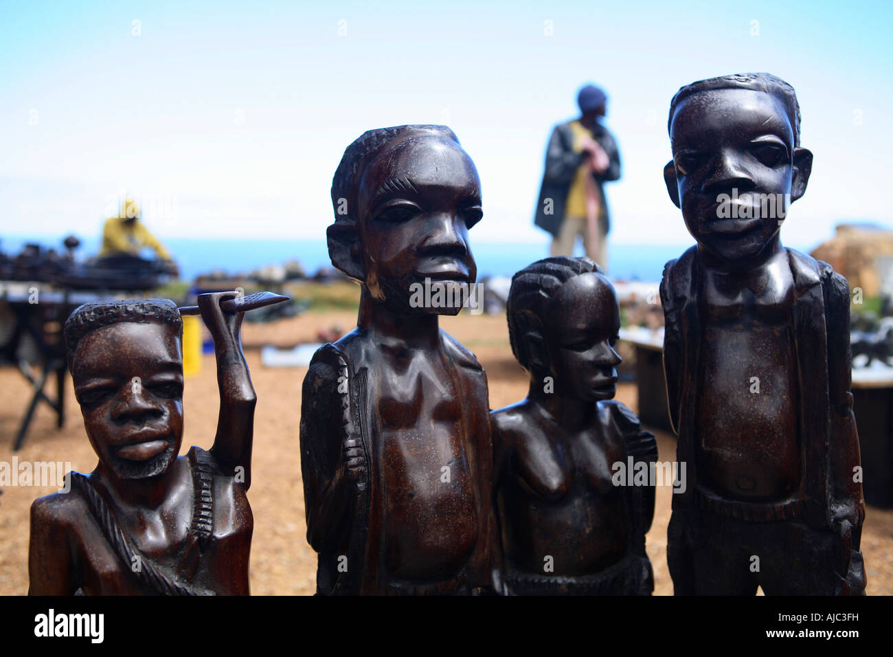 African wooden statue hi-res stock photography and images - Alamy