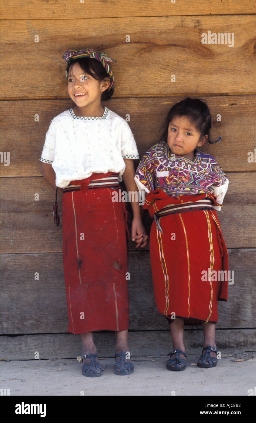 Maya girls weaving hi-res stock photography and images - Alamy