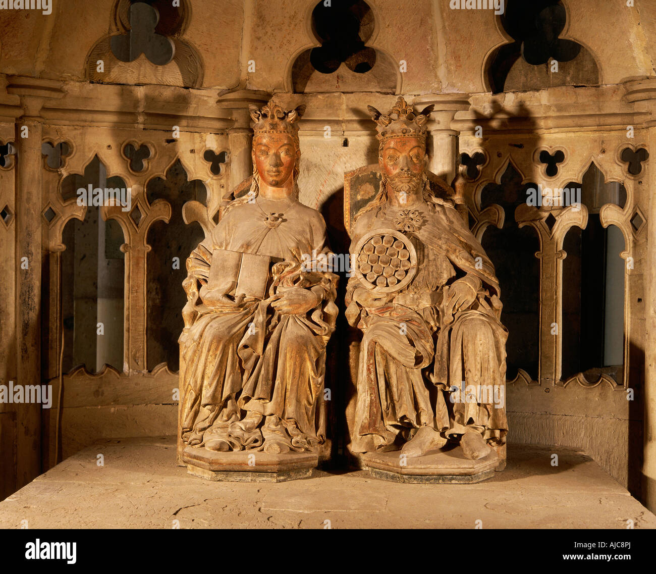 Holz-Herrscherpaar in der eckigen Kapelle Dom Magdeburg | wooden ...