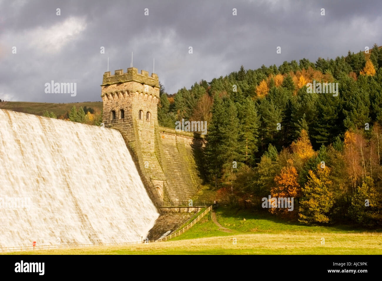 Derwent Dam tower and water flow, autumn Stock Photo - Alamy