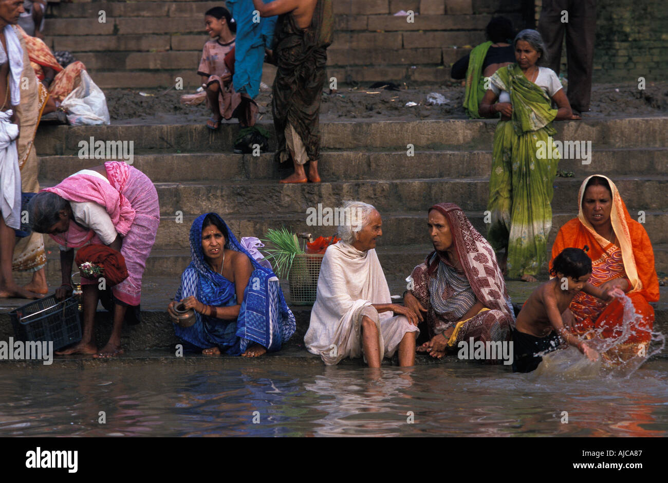Bathing ghats varanasi uttar hi-res stock photography and images - Alamy