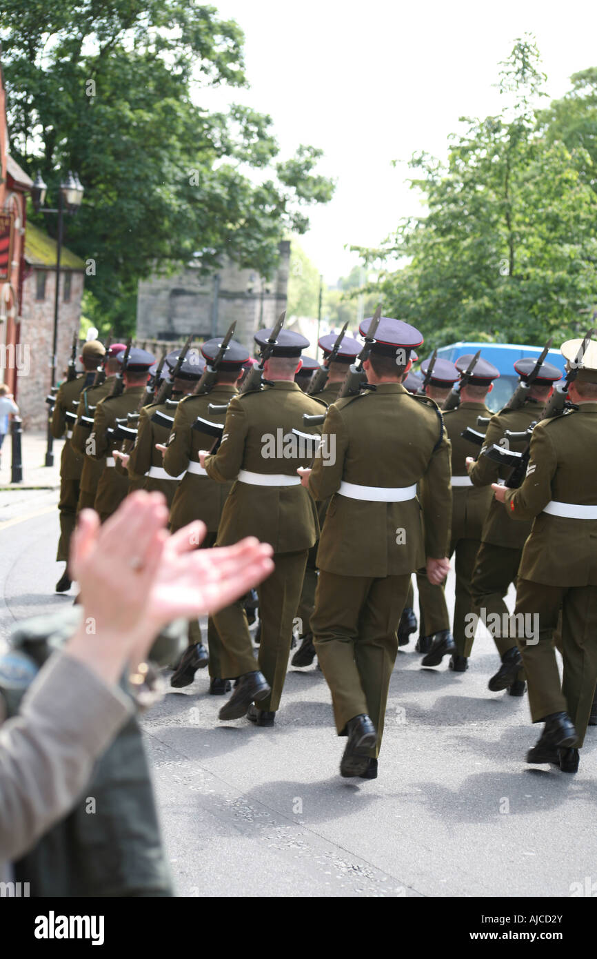 Soldiers clap hi-res stock photography and images - Alamy