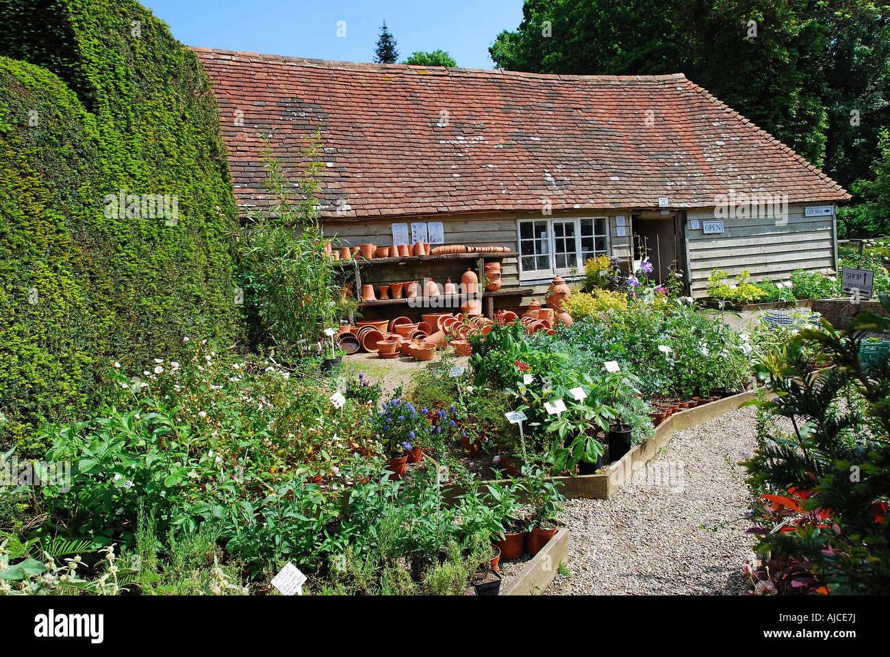 Great dixter pots hi-res stock photography and images - Alamy
