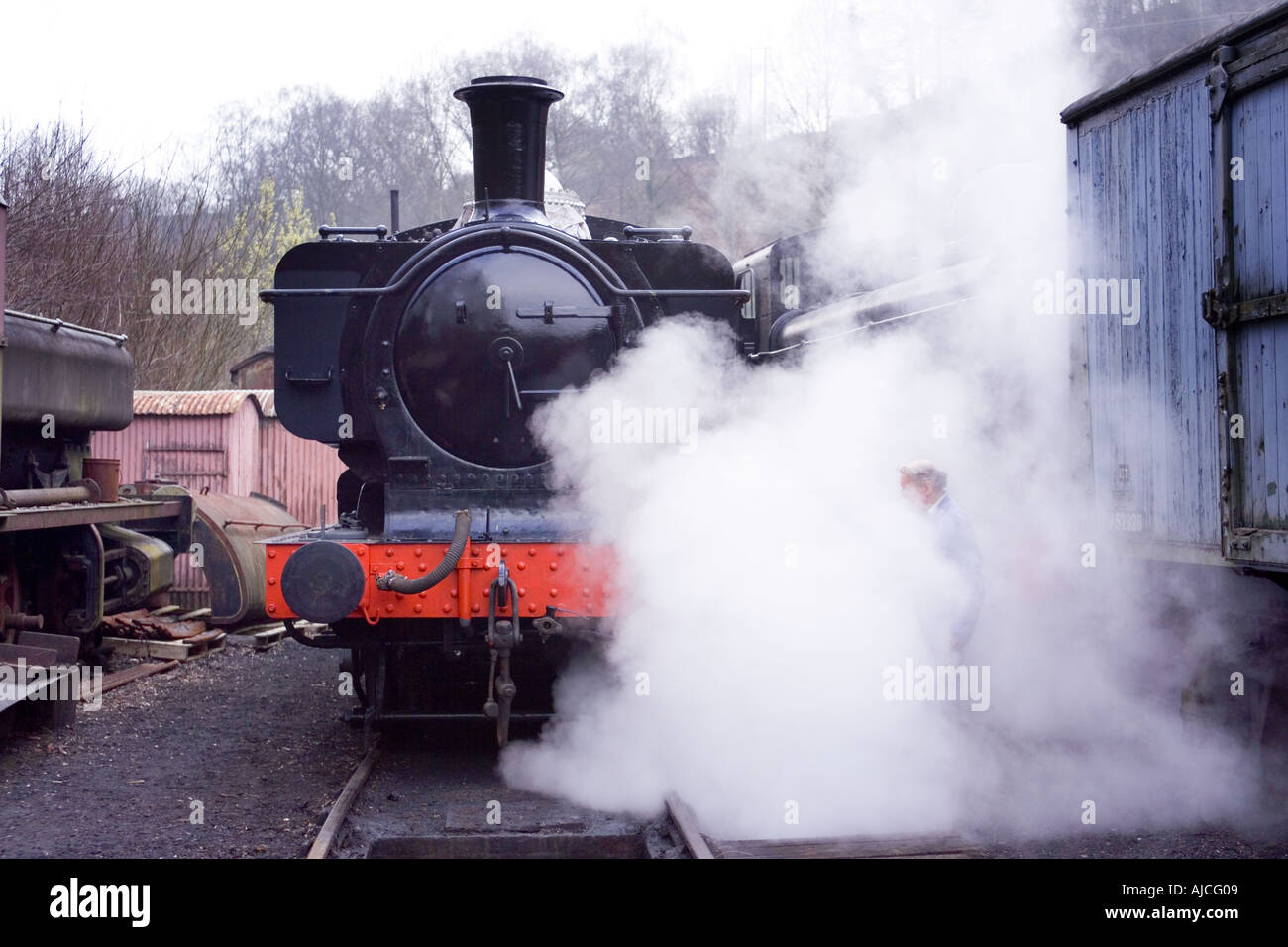 UK FOREST OF DEAN RAILWAY GREAT WESTERN RAILWAY 9681 PANNIER TANK ...