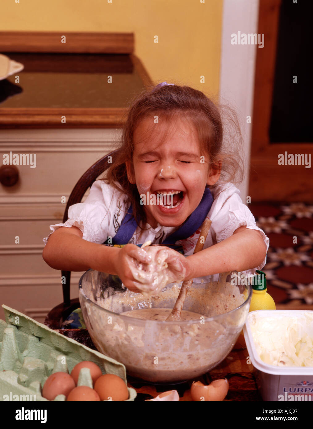 Child stirring cake hi-res stock photography and images - Alamy