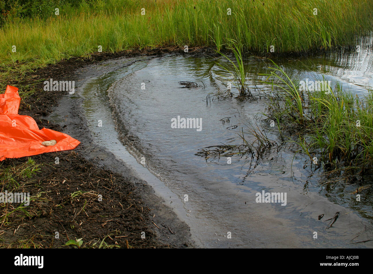 Oil spill - environmental disaster Stock Photo - Alamy