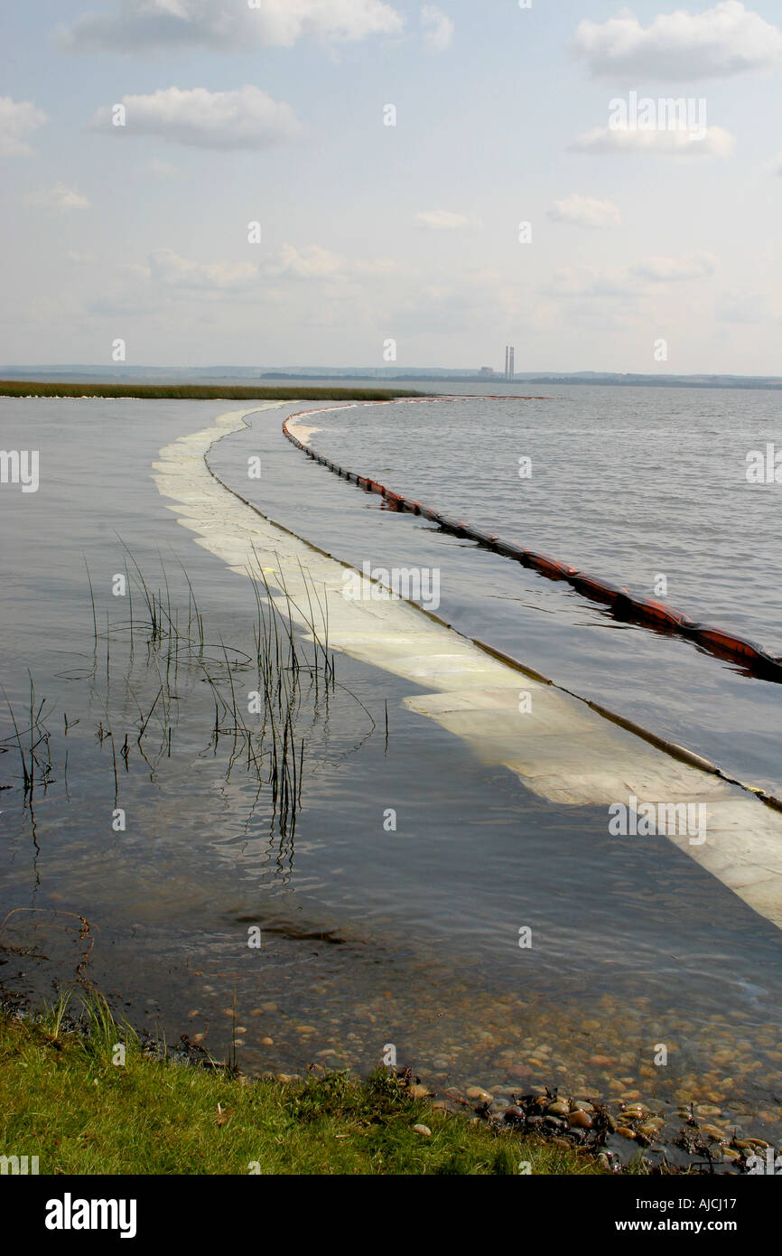 Oil spill - environmental disaster Stock Photo - Alamy