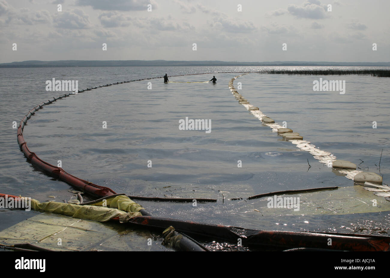 Oil spill - environmental disaster Stock Photo - Alamy