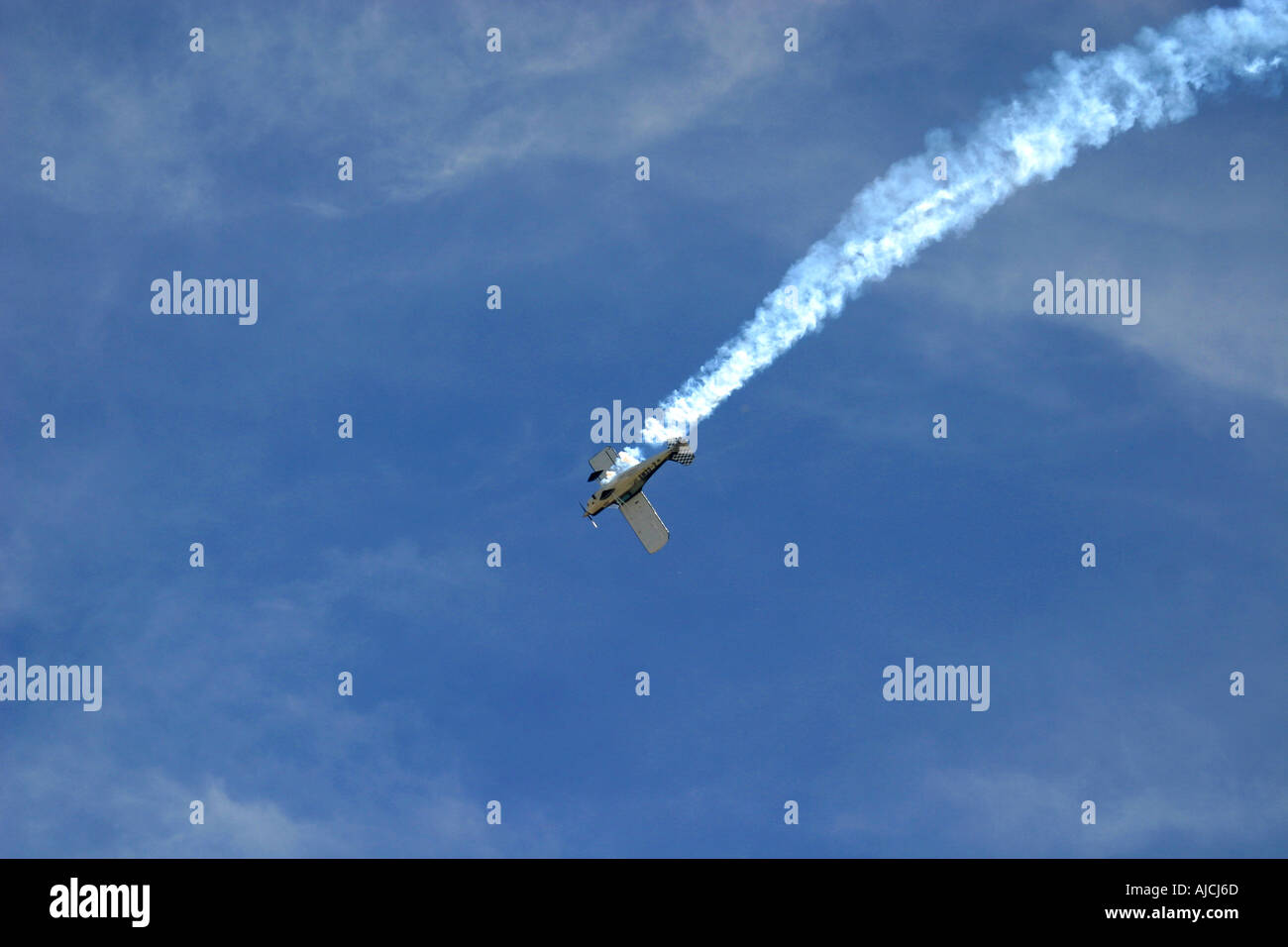 Airplane streams hi-res stock photography and images - Alamy