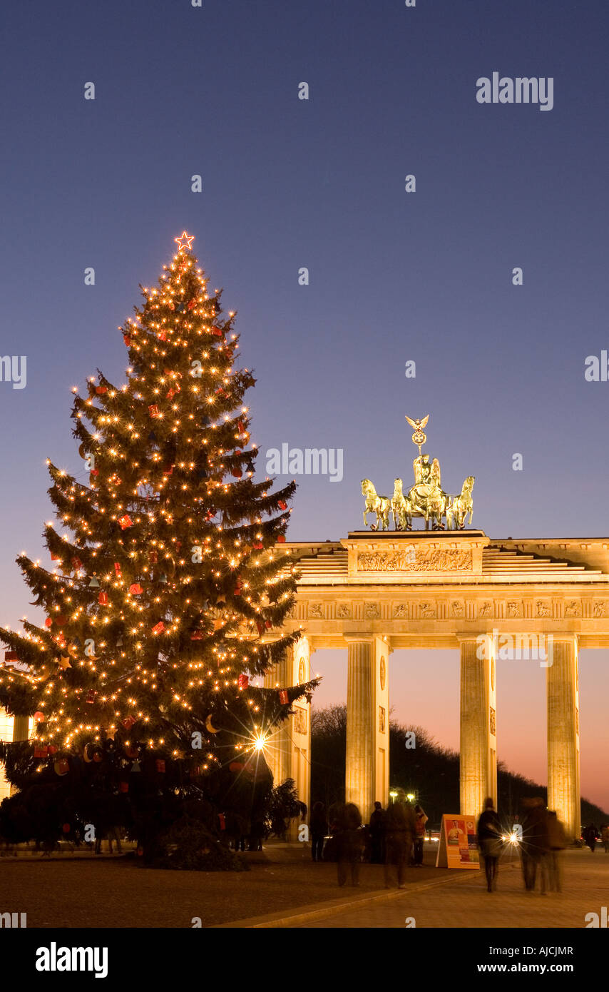 EU DE Germany Capital Berlin A Christmas tree in front of the ...