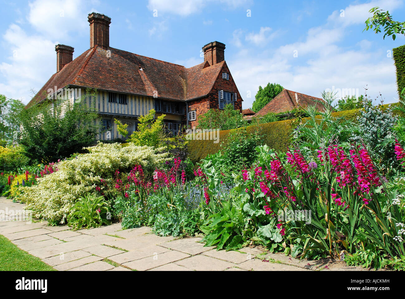 THE LONG BORDER GREAT DIXTER Stock Photo - Alamy