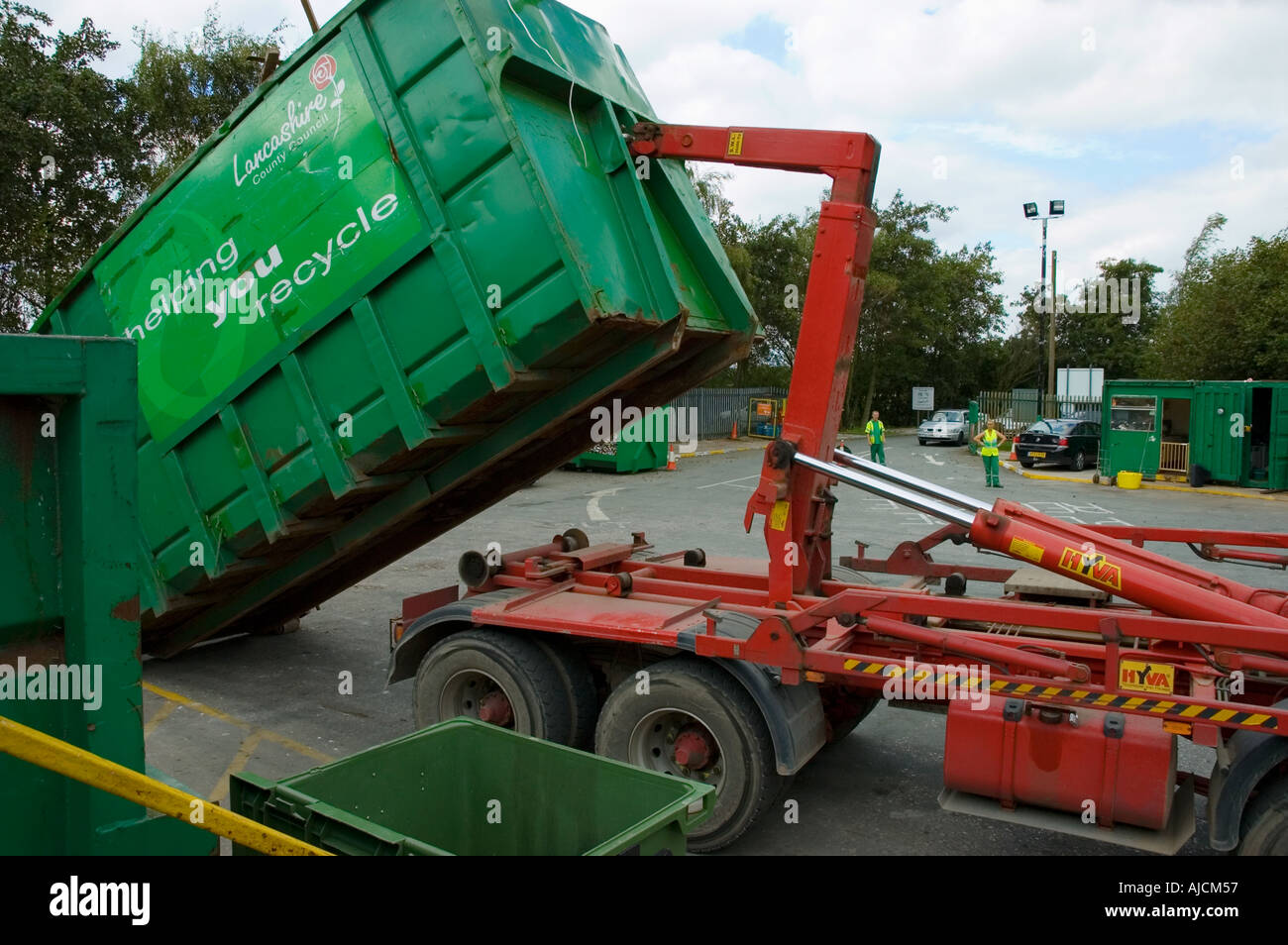 Green skip lorry hi-res stock photography and images - Alamy
