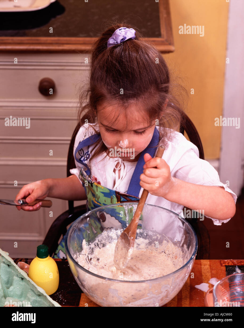 Cakemixing hi-res stock photography and images - Alamy