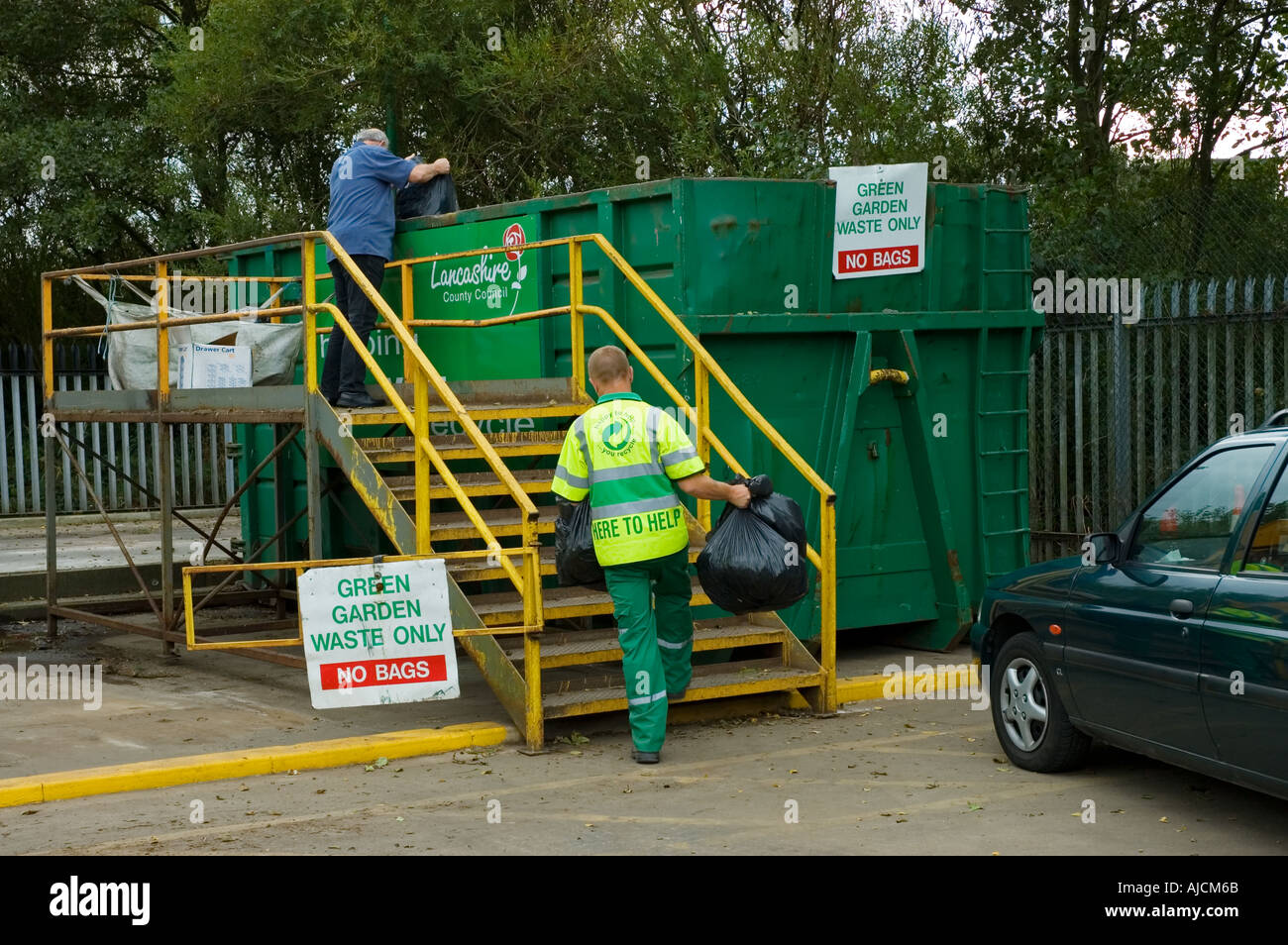 World trash centre hi-res stock photography and images - Alamy