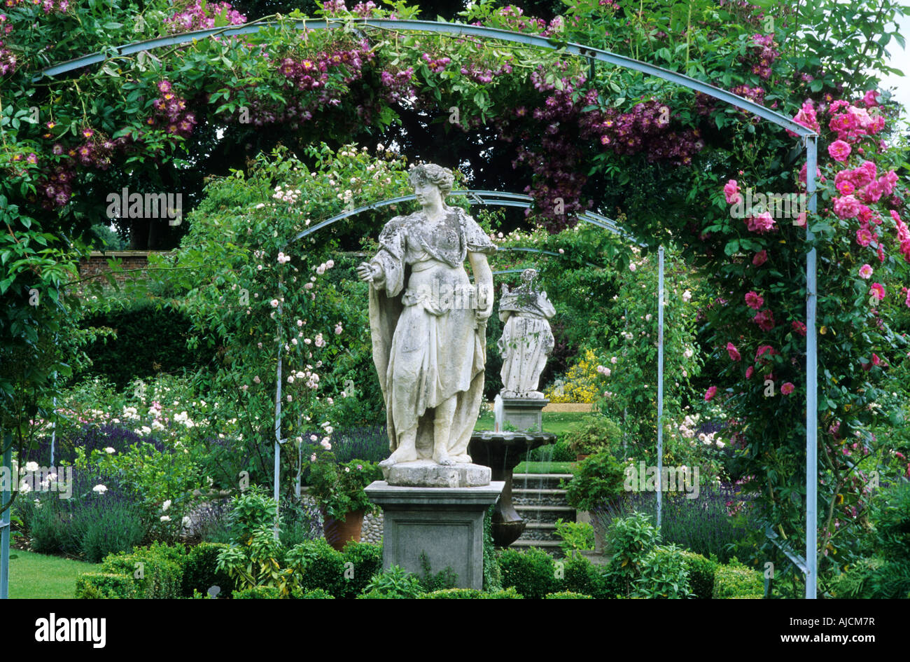 Rose arch garden statue hi-res stock photography and images - Alamy