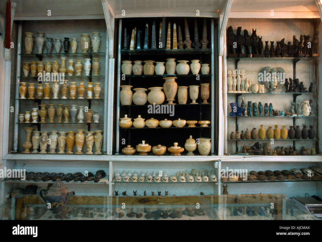 Egypt alabaster shop hi-res stock photography and images - Alamy