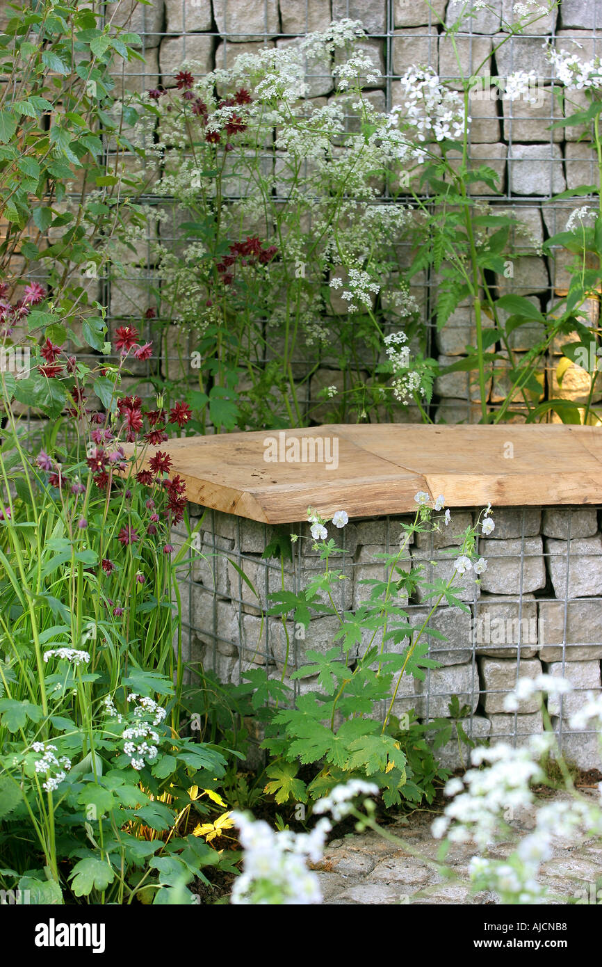 URBAN GLADE DESIGNER PAULA RYAN CHELSEA FLOWER SHOW 2005 Stock Photo ...